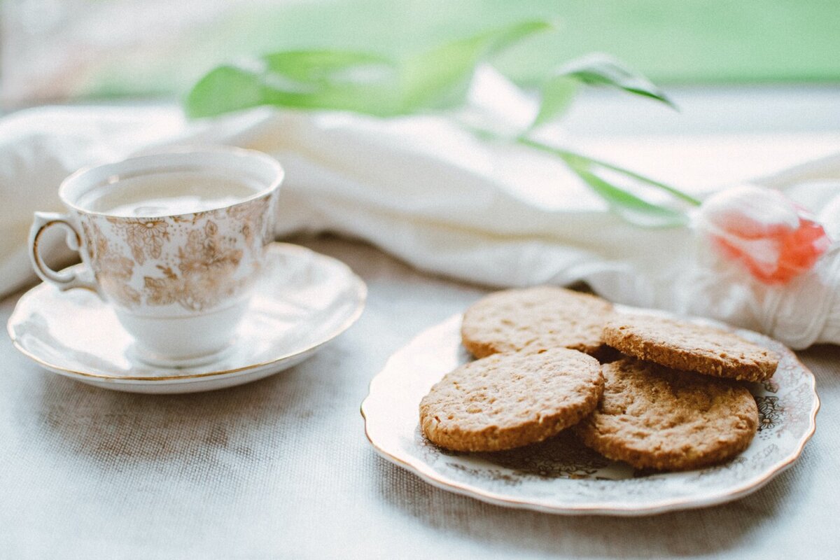 Four Ways to Host a Low-Waste Tea Party This Summer - Eat. Drink. Sleep